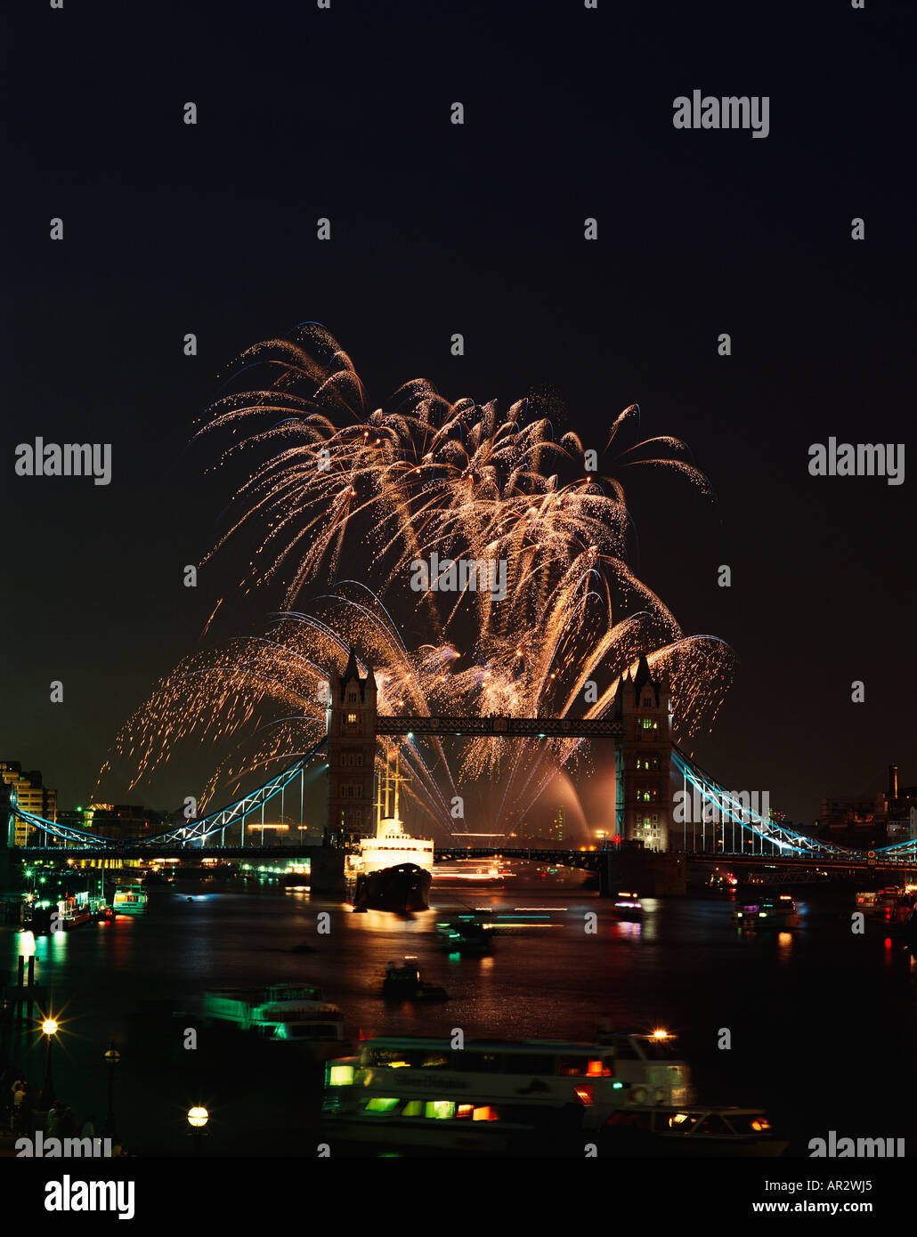Firework display over thames hi-res stock photography and images - Alamy