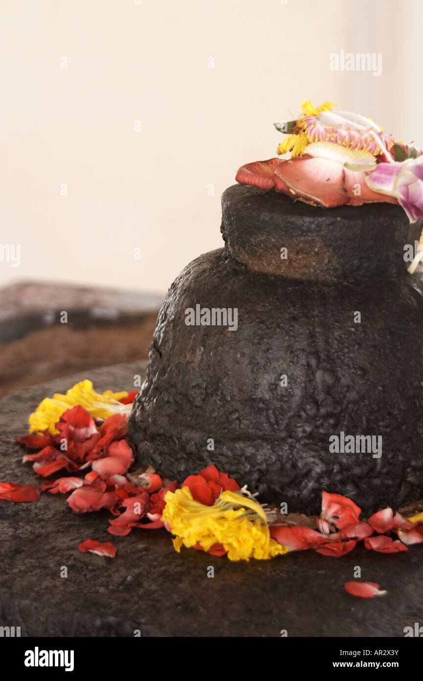 Shiv linga hi-res stock photography and images - Alamy