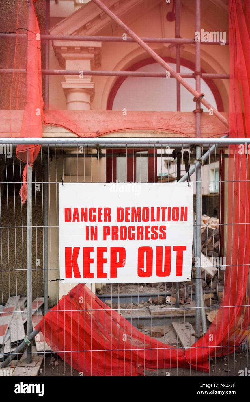Demolition sign hi-res stock photography and images - Alamy