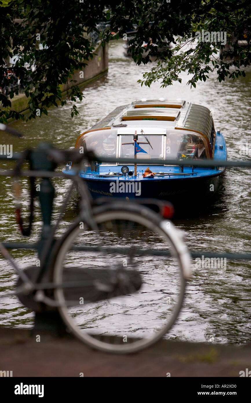 Land locked boat hi-res stock photography and images - Alamy