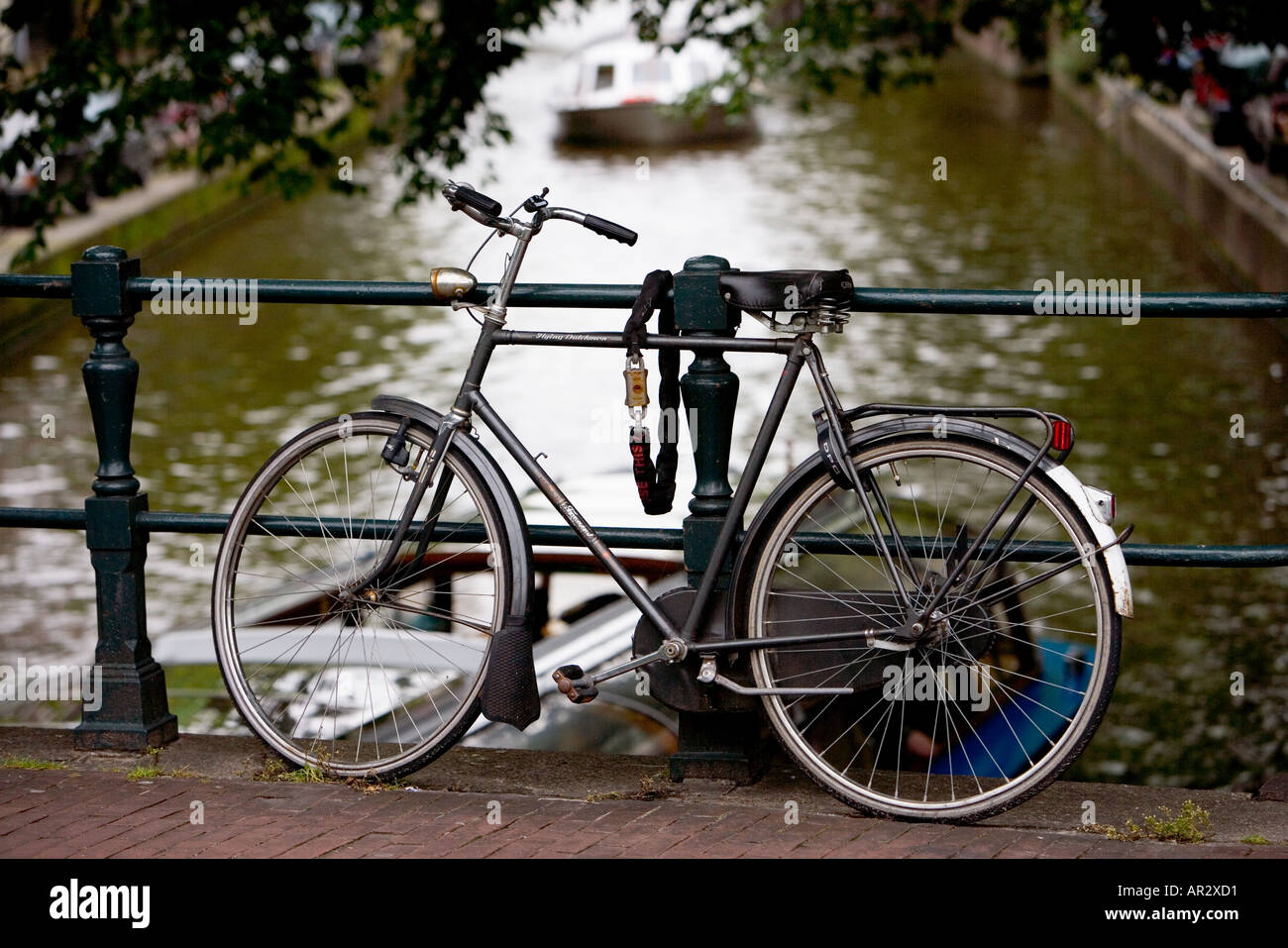 Land locked boat hi-res stock photography and images - Alamy
