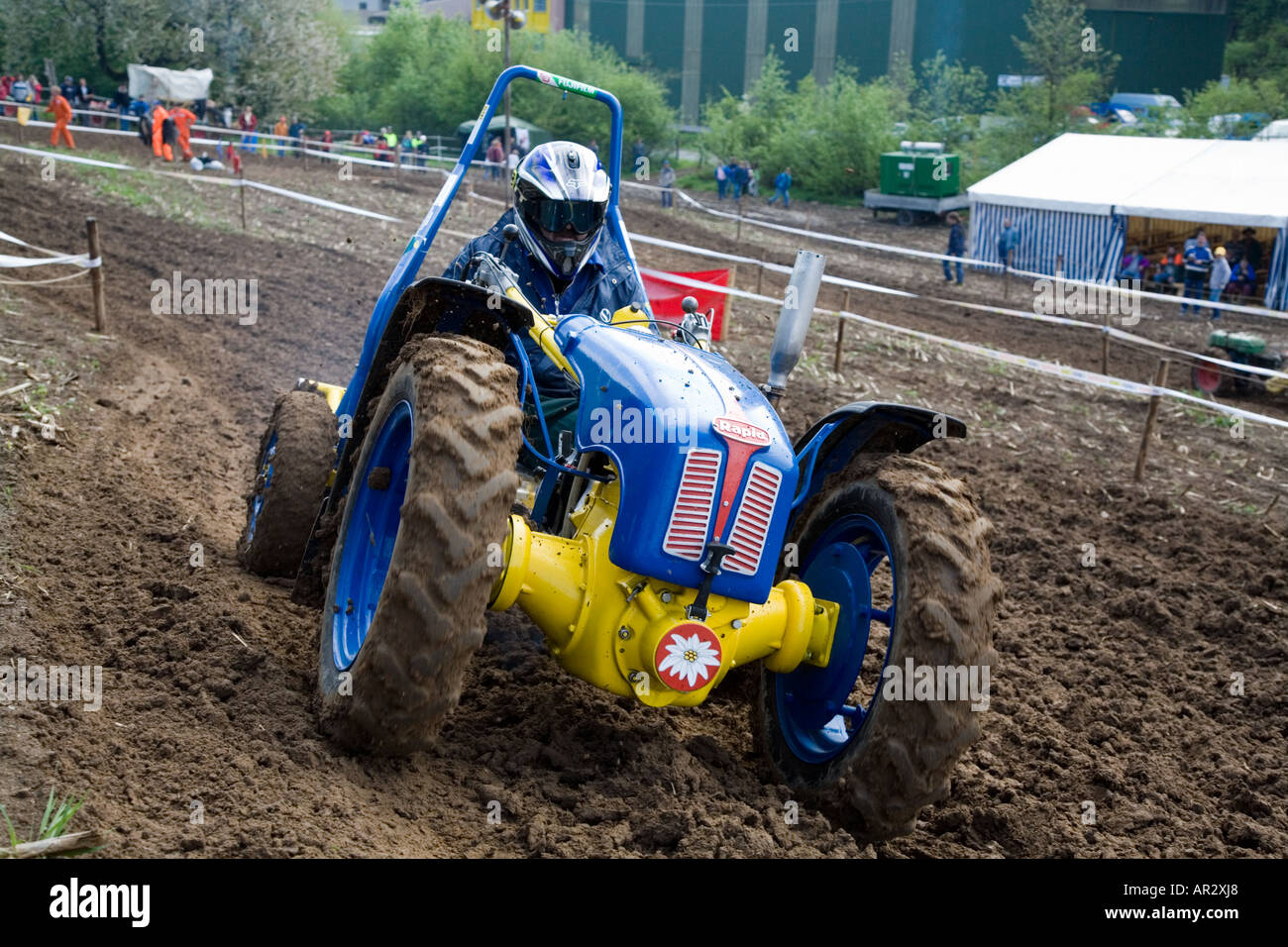 Single Axel Tractor Race Stock Photo - Alamy