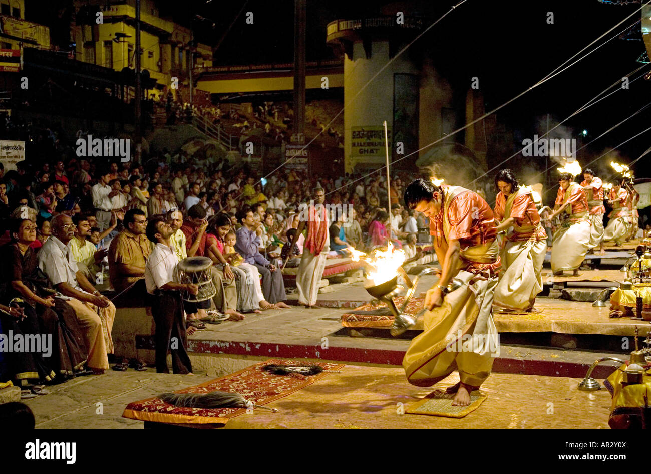 Ganga aarti ceremony. Dasaswamedh Ghat. Ganges river. Varanasi. India ...