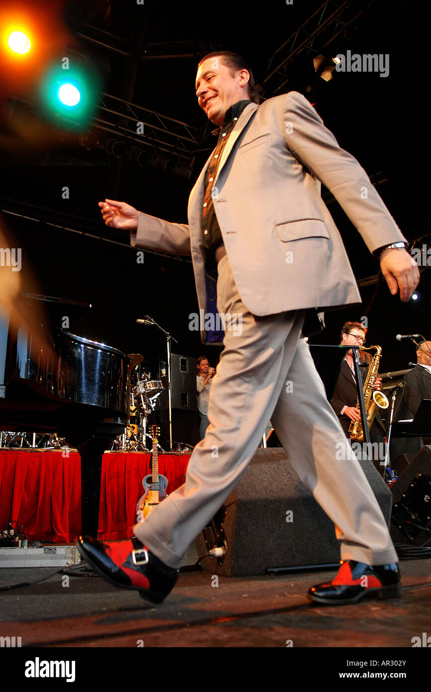 pic martin phelps 09 07 06 lacock jools holland at lacock abbey Stock ...