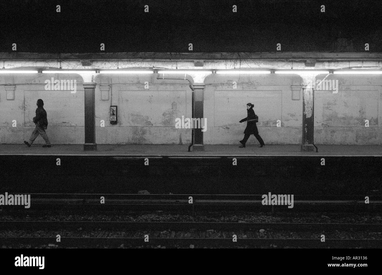 Subway Platform, Brooklyn, New York Stock Photo - Alamy