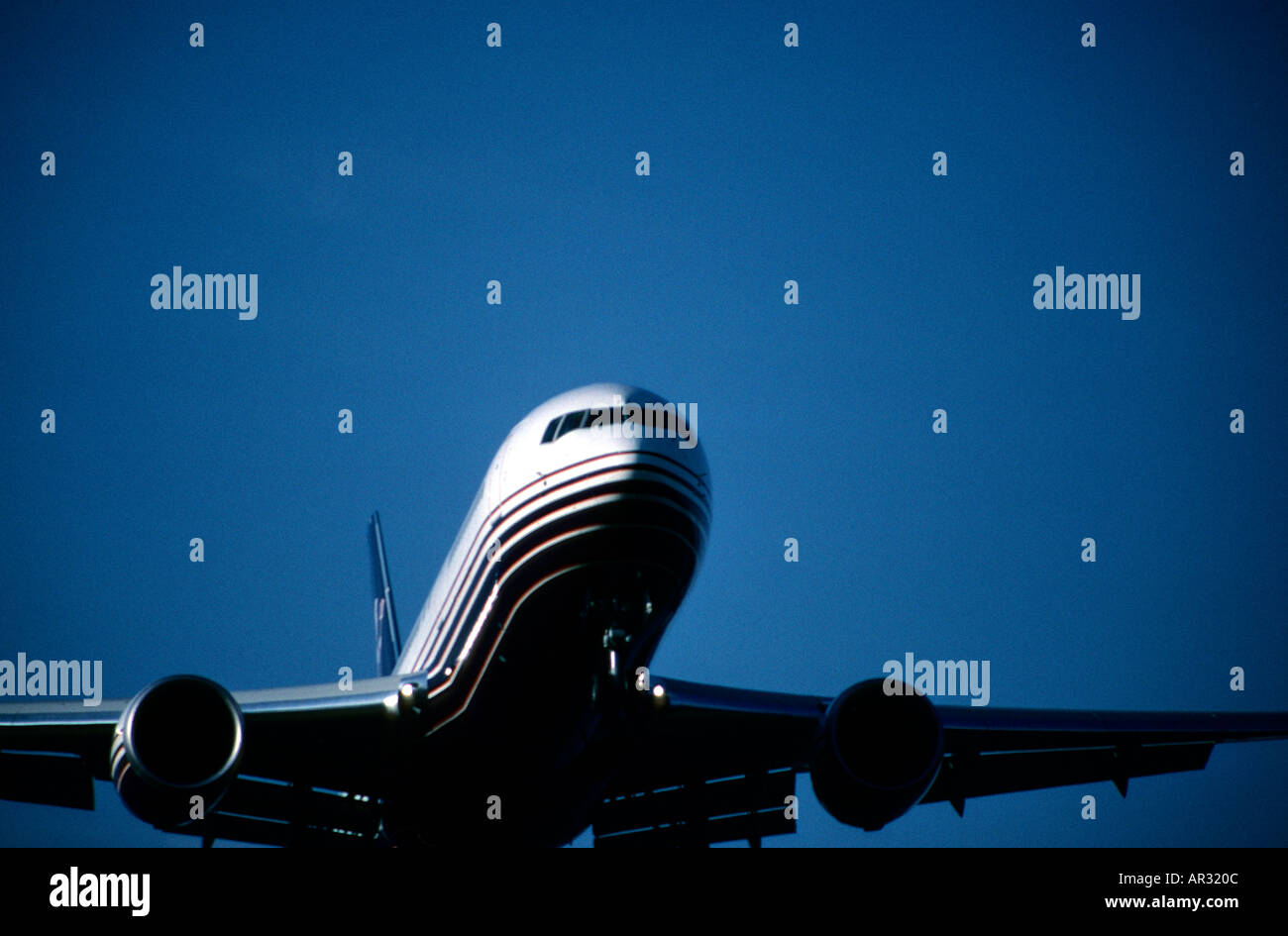 Boeing 767 on final approach to MCO Stock Photo - Alamy