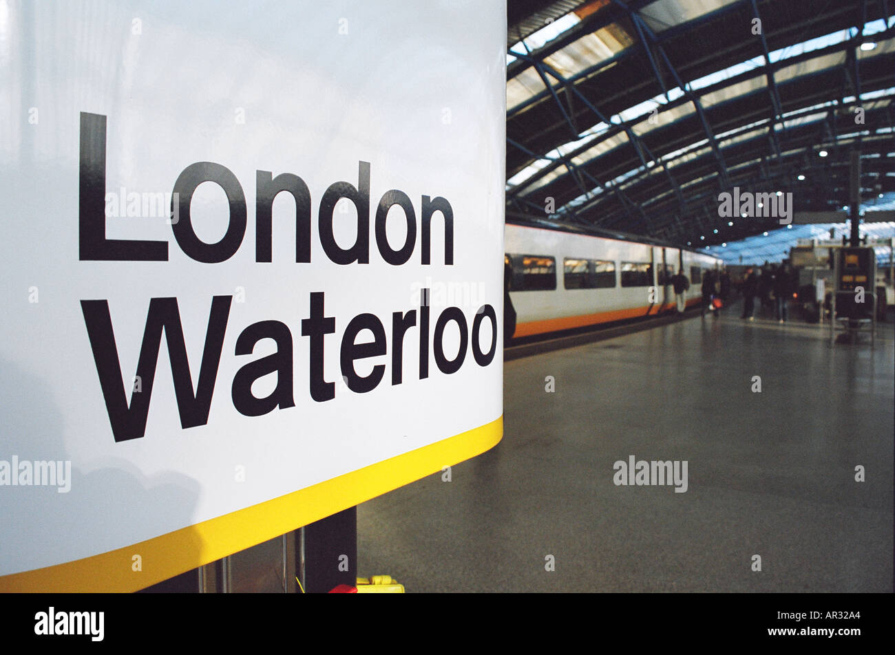 Waterloo international station eurostar hi-res stock photography and ...