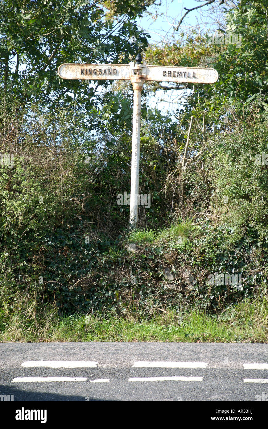 Old fashioned cornish signpost hi-res stock photography and images - Alamy