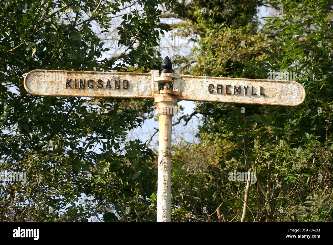 Traditional finger post road direction hi-res stock photography and ...