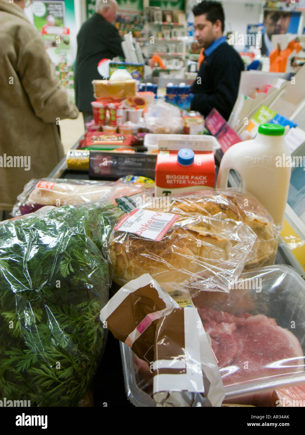 busy supermarket check-out Stock Photo - Alamy