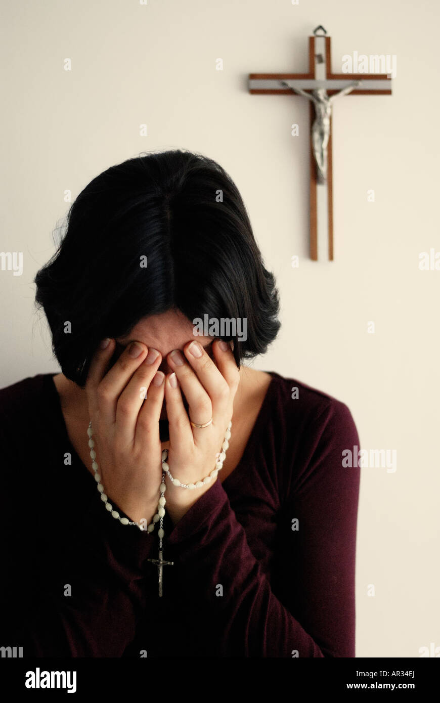 catholic woman praying Stock Photo - Alamy