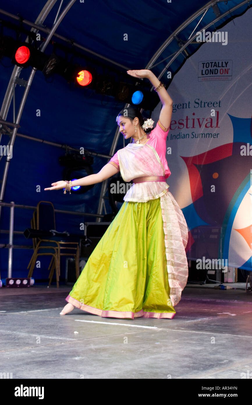 Bharatanatyam Indian Classical Female Dancer Stock Photo - Alamy