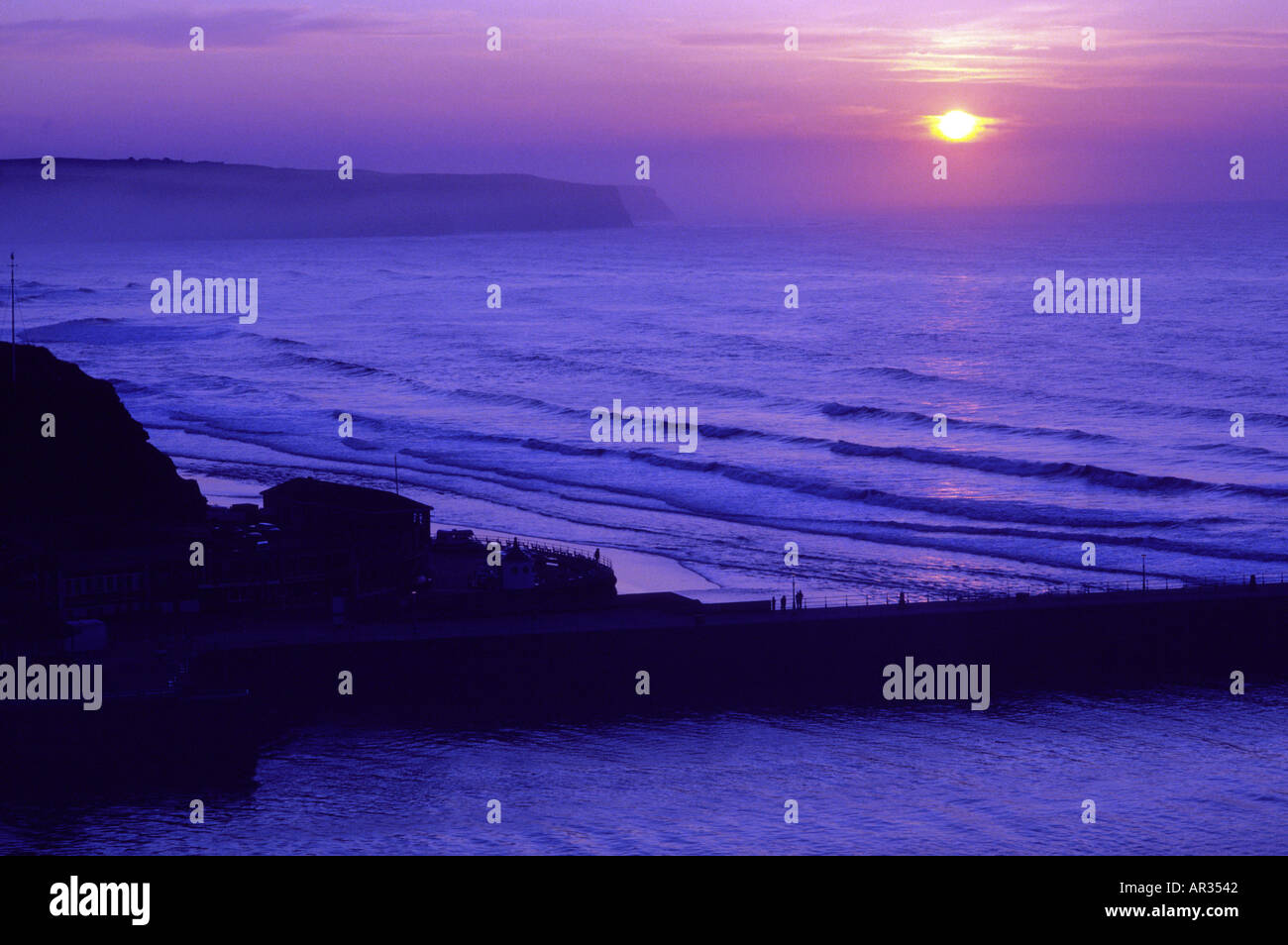 Pier sunset, sunrise yorkshire hi-res stock photography and images - Alamy