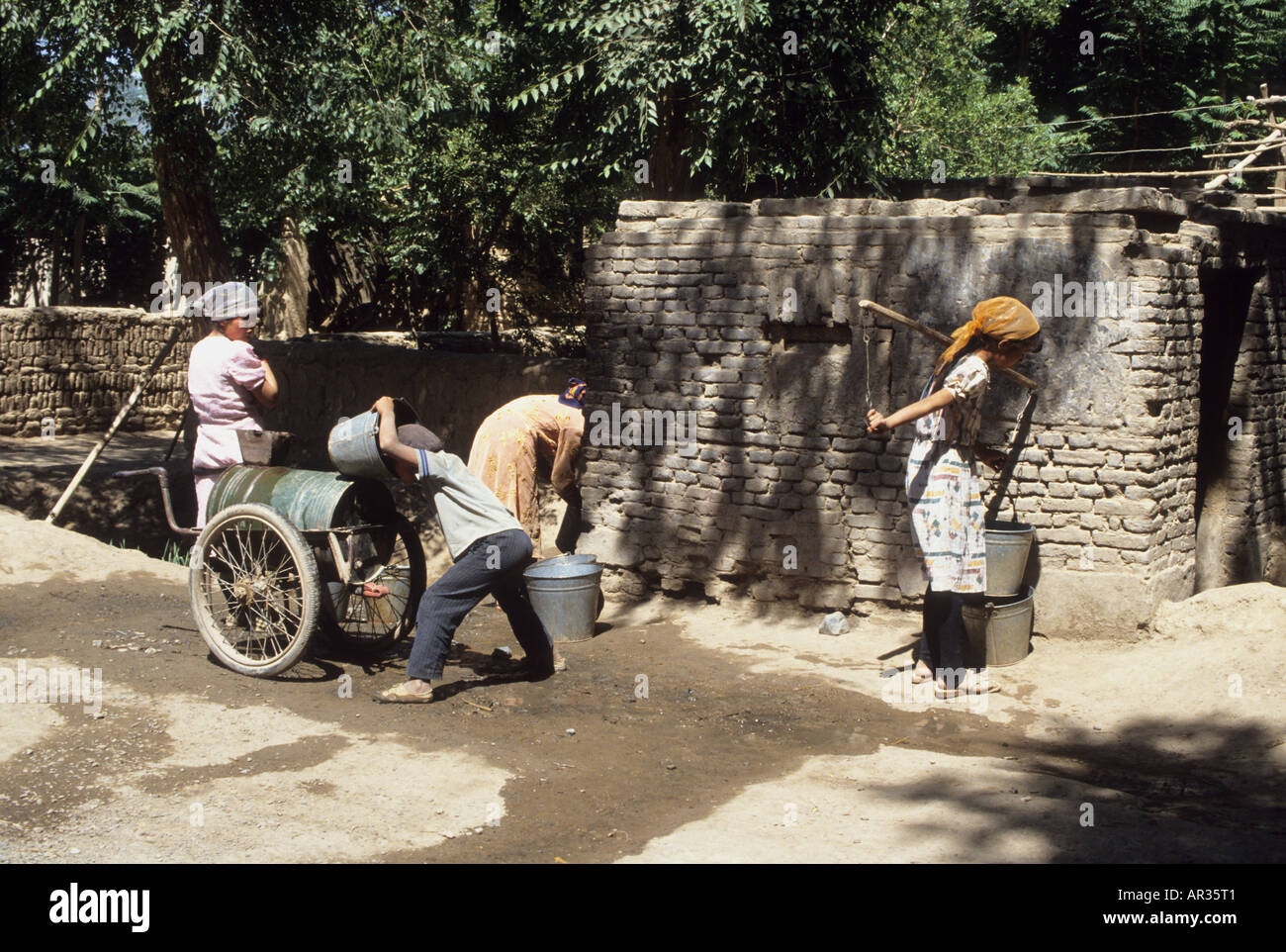 Villagers in rural China collecting water from the village pump Stock ...