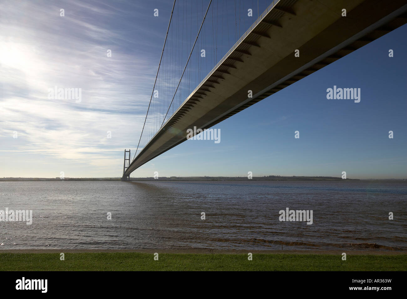Humber Bridge spanning the River Humber Stock Photo - Alamy