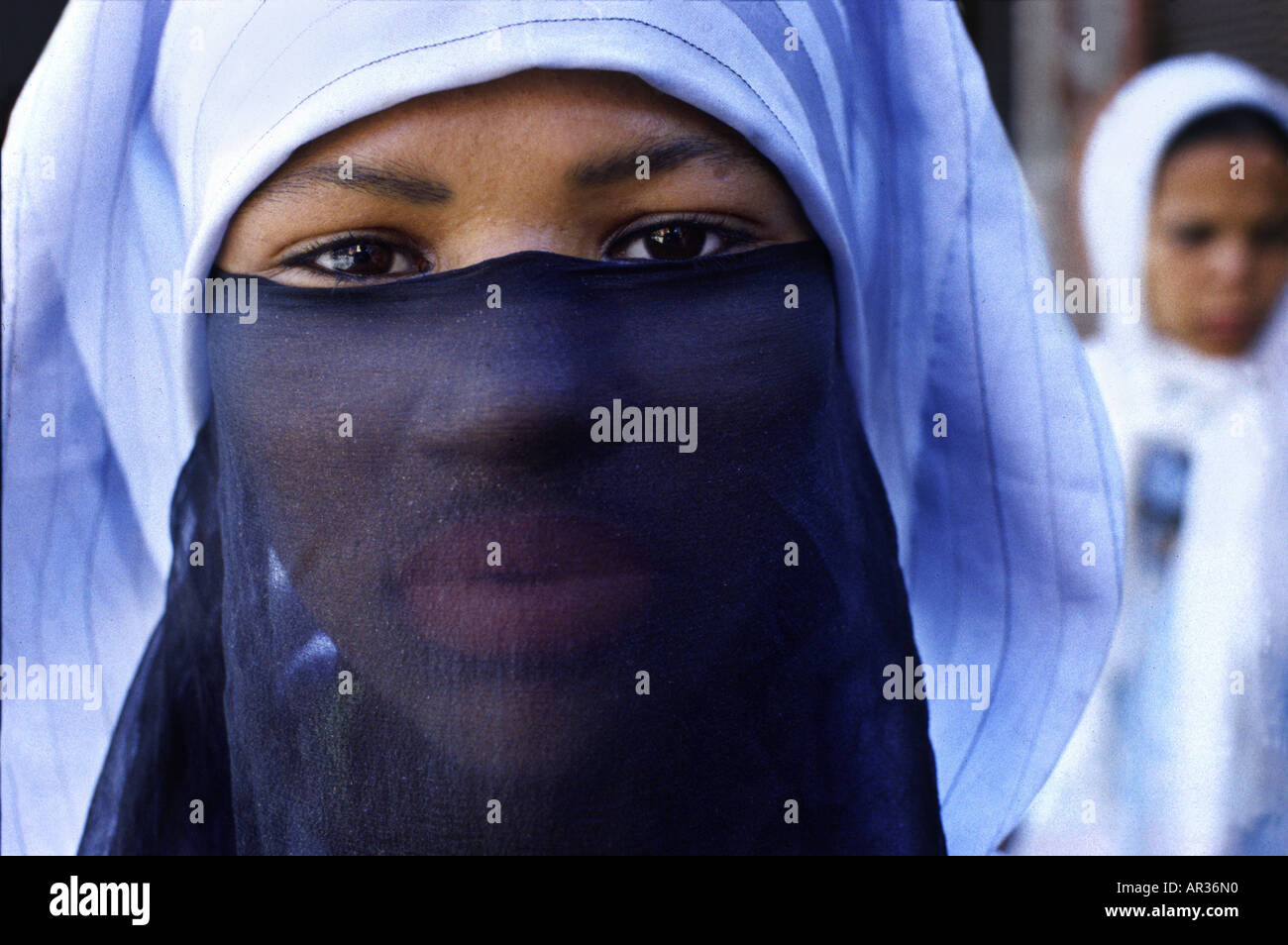 Veiled women hi-res stock photography and images - Alamy