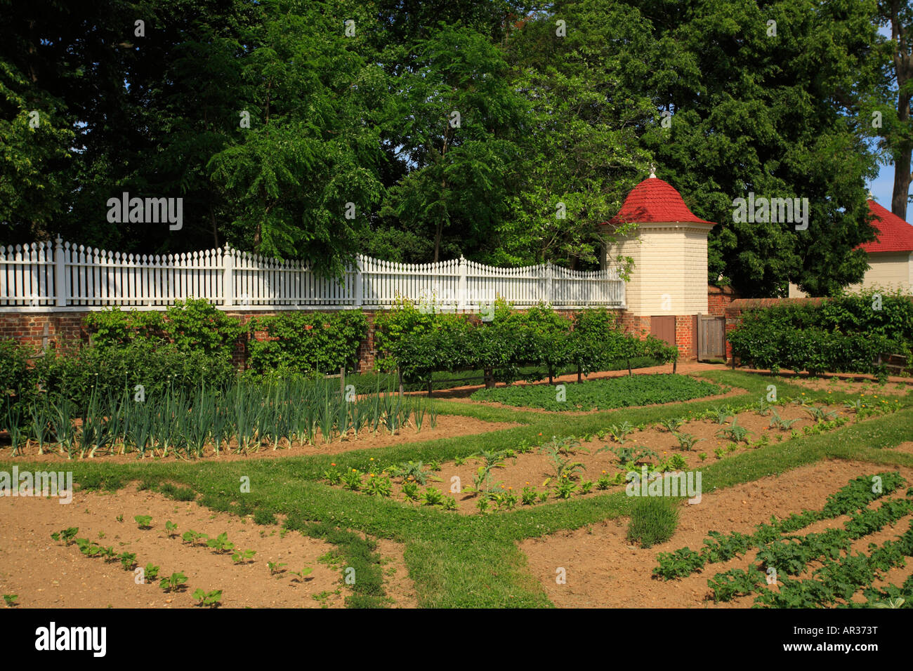 Historic Lower garden, George Washington's Mt. Vernon Estate & Gardens ...
