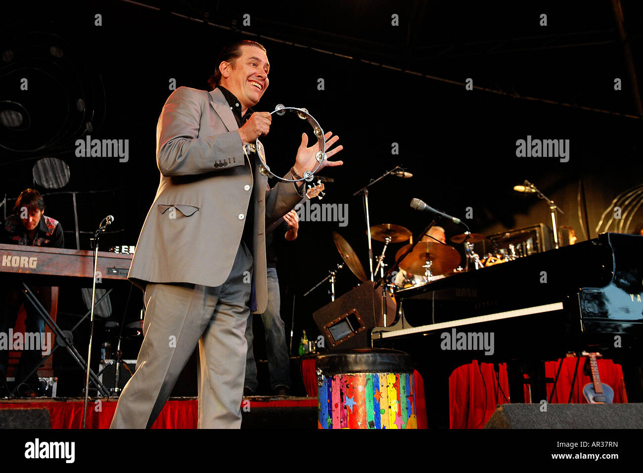 pic martin phelps 09 07 06 lacock jools holland at lacock abbey Stock ...
