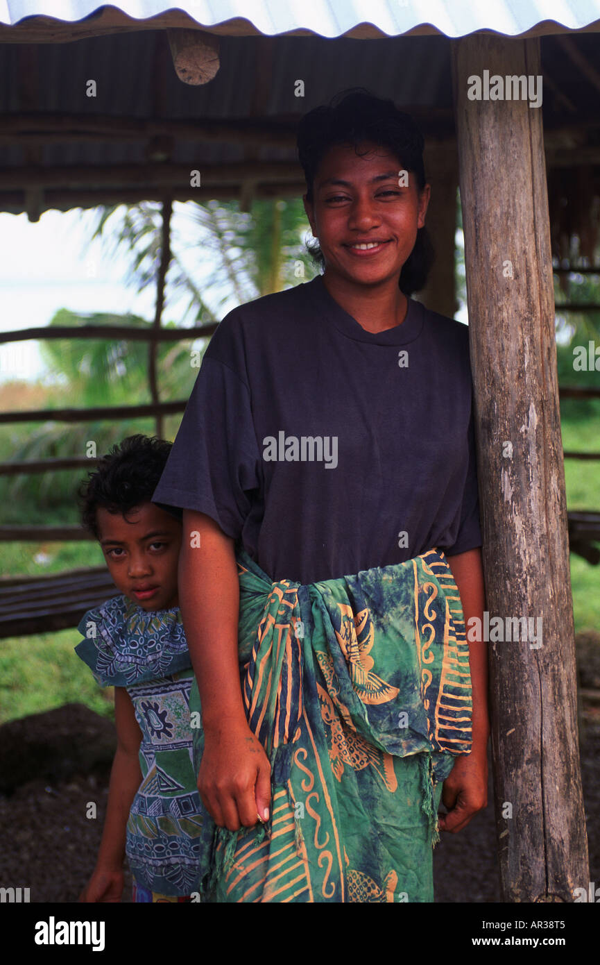 Woman and child Savaii Samoa Stock Photo - Alamy