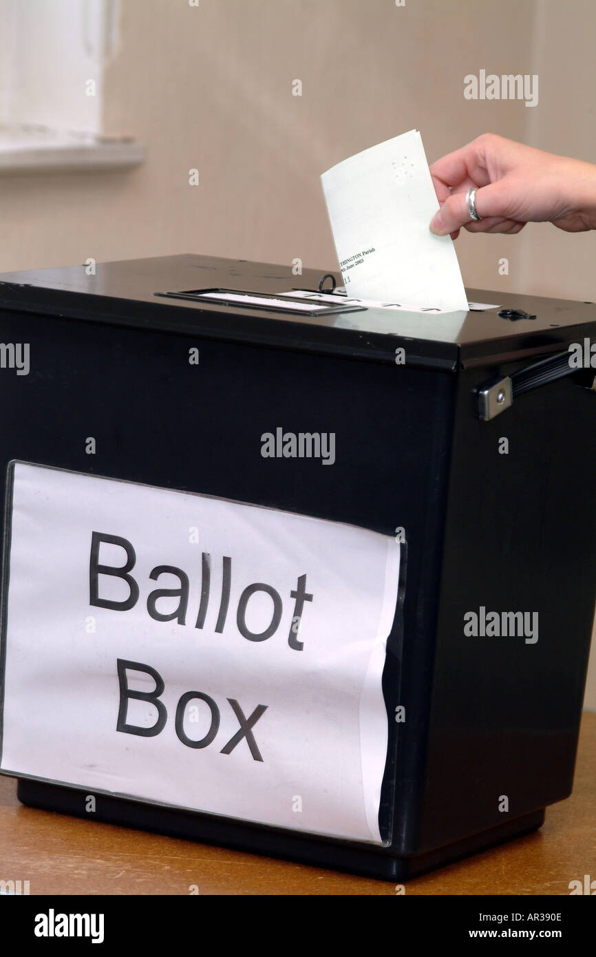 Black women voting hi-res stock photography and images - Alamy