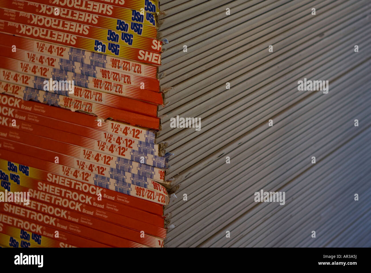 Side View of Sheets of Stacked Drywall Stock Photo - Alamy