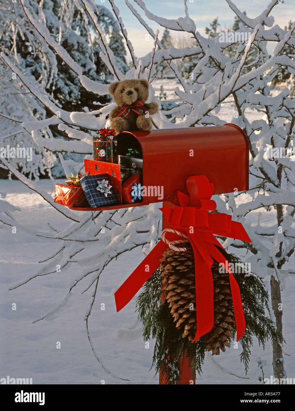 Christmas mailbox hi-res stock photography and images - Alamy