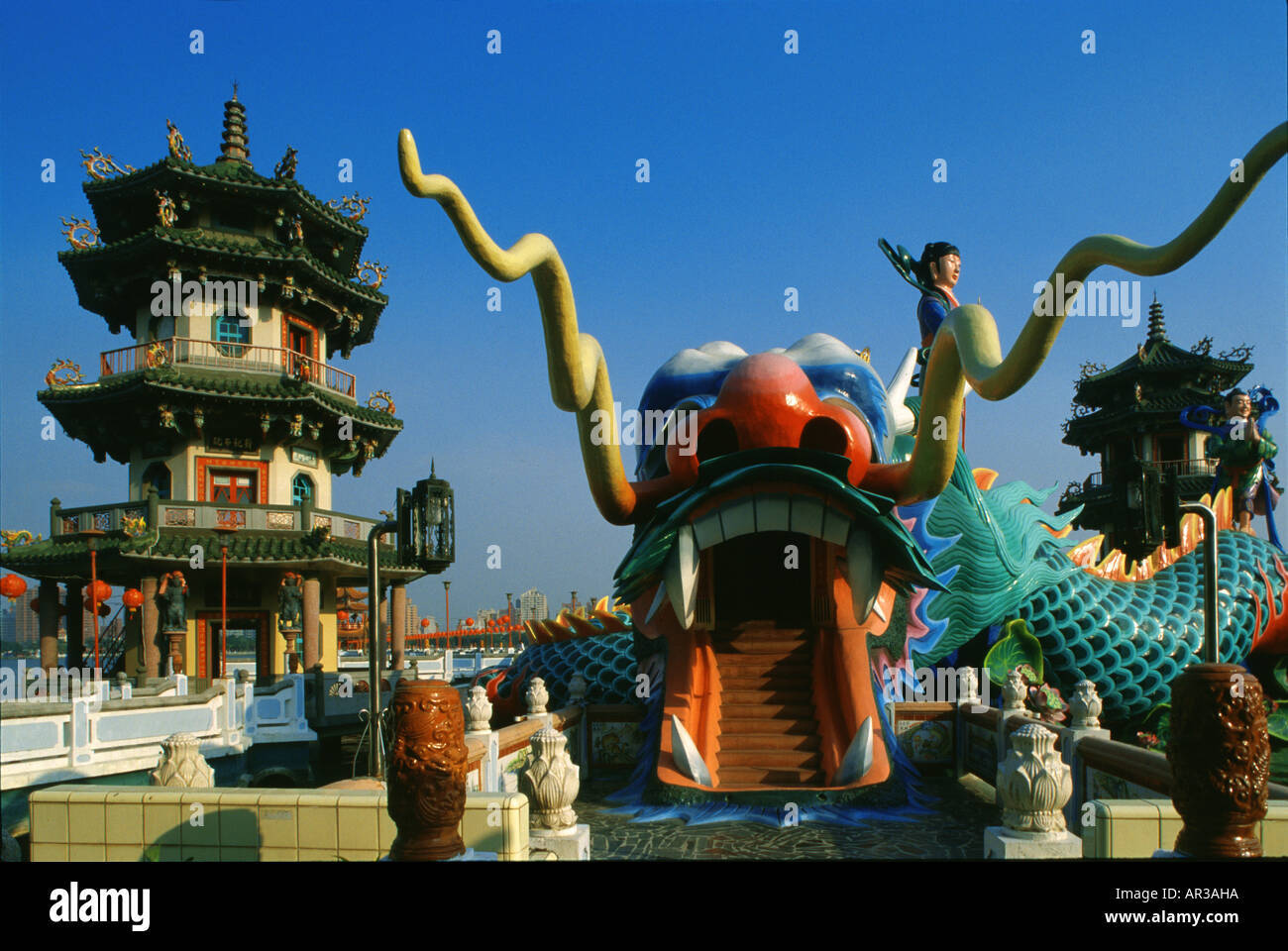 Dragons statues hi-res stock photography and images - Alamy