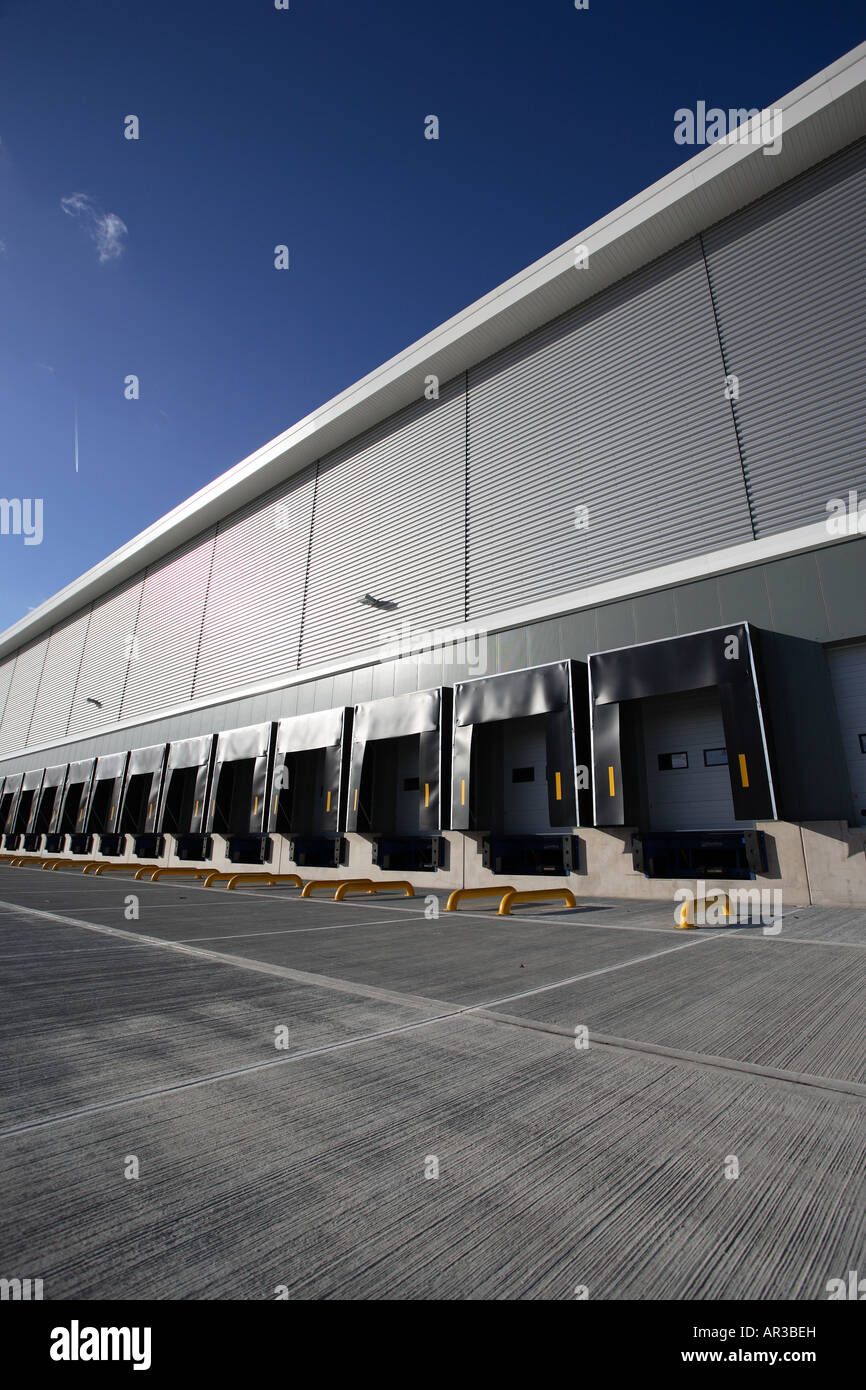 Side view of a section of a brand new large distribution warehouse in ...