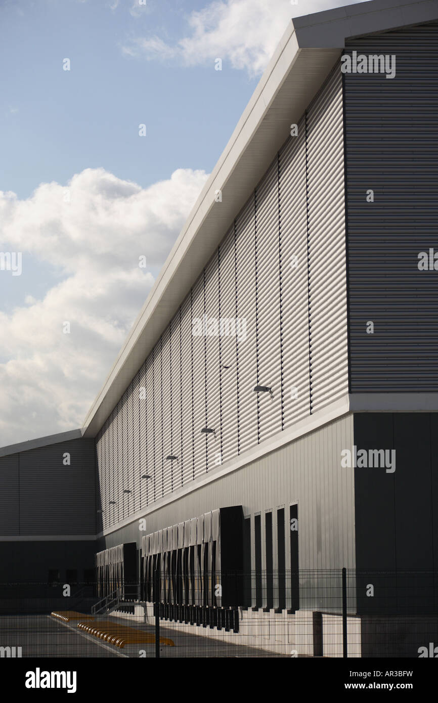 Side view of a section of a brand new large distribution warehouse in ...