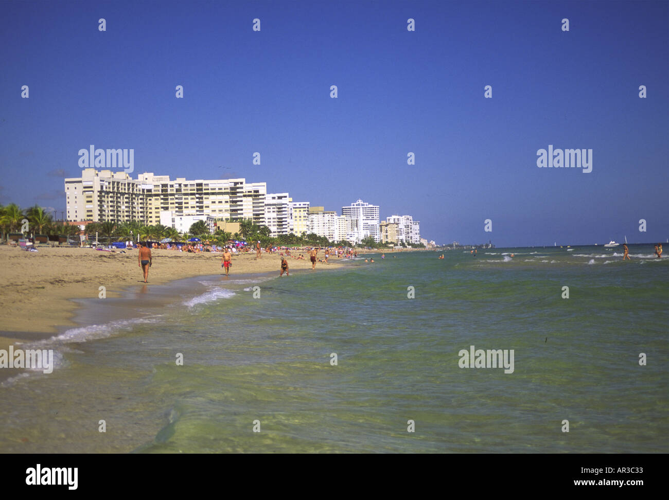 Fort lauderdale skyline panorama hi-res stock photography and images ...
