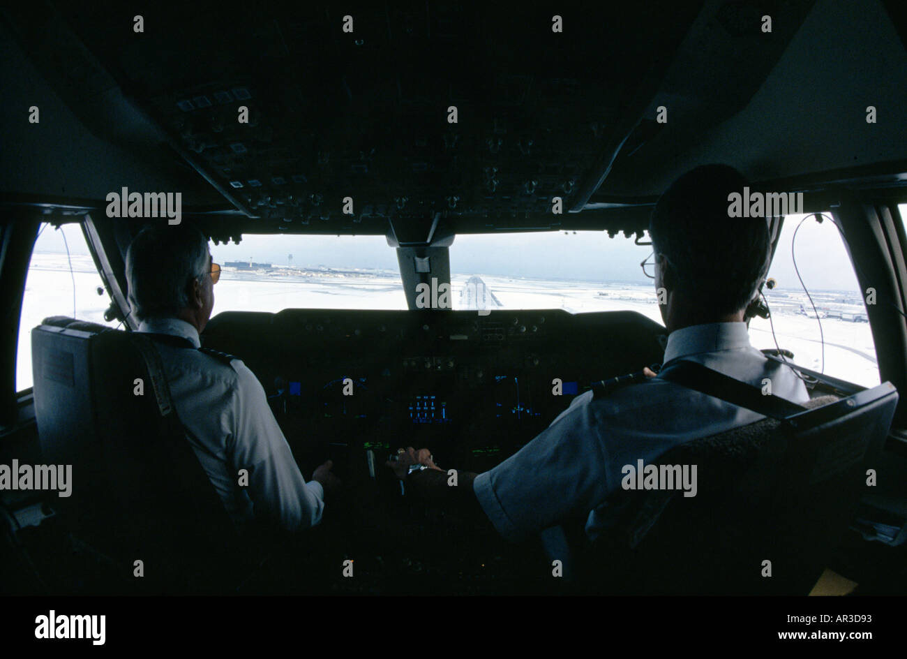 A pilot and co pilot land a Boeing 747 at Chicago O Hare International ...