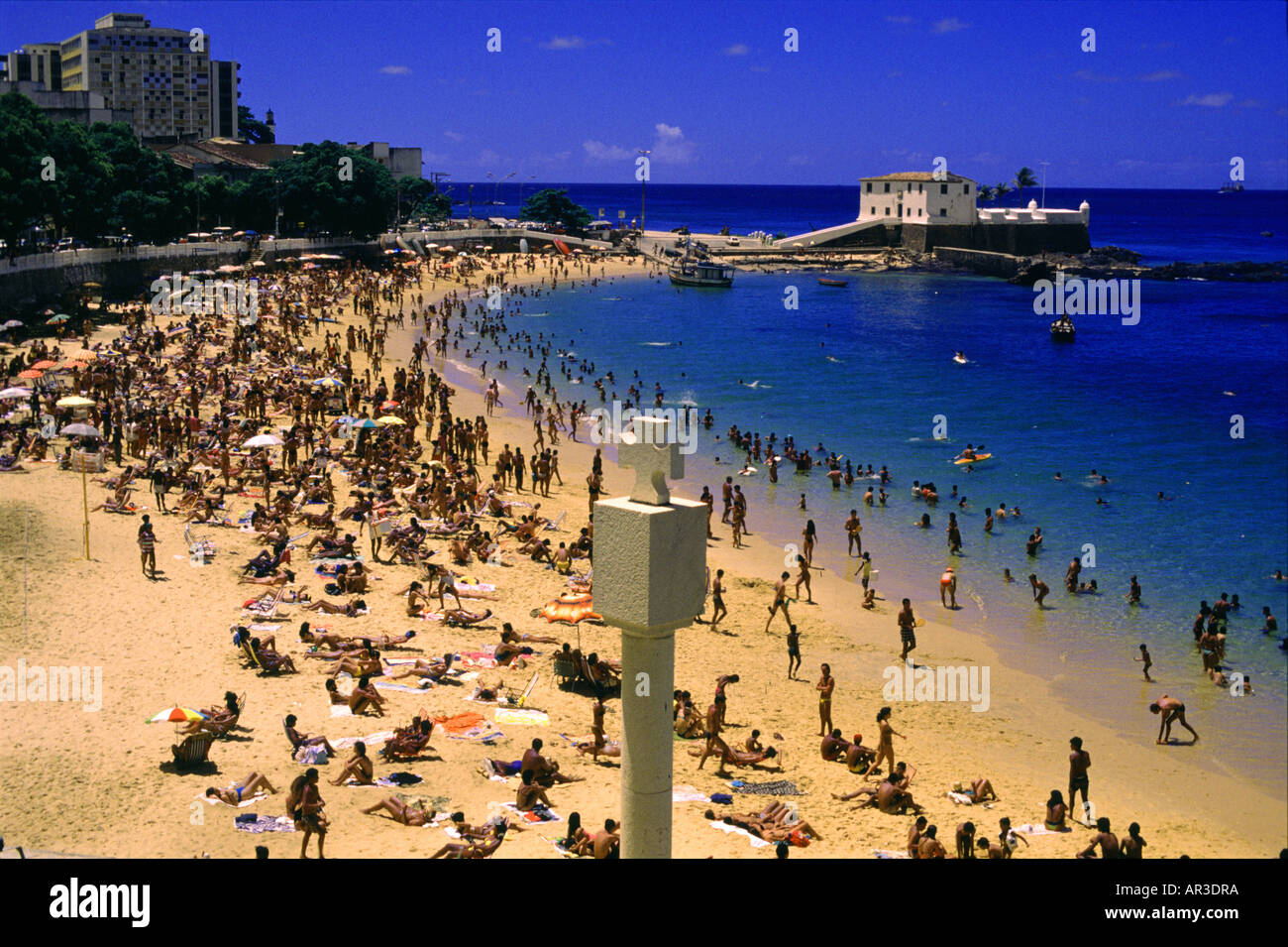 People at Barra beach in the sunlight, Forte da Barra, Salvador da ...