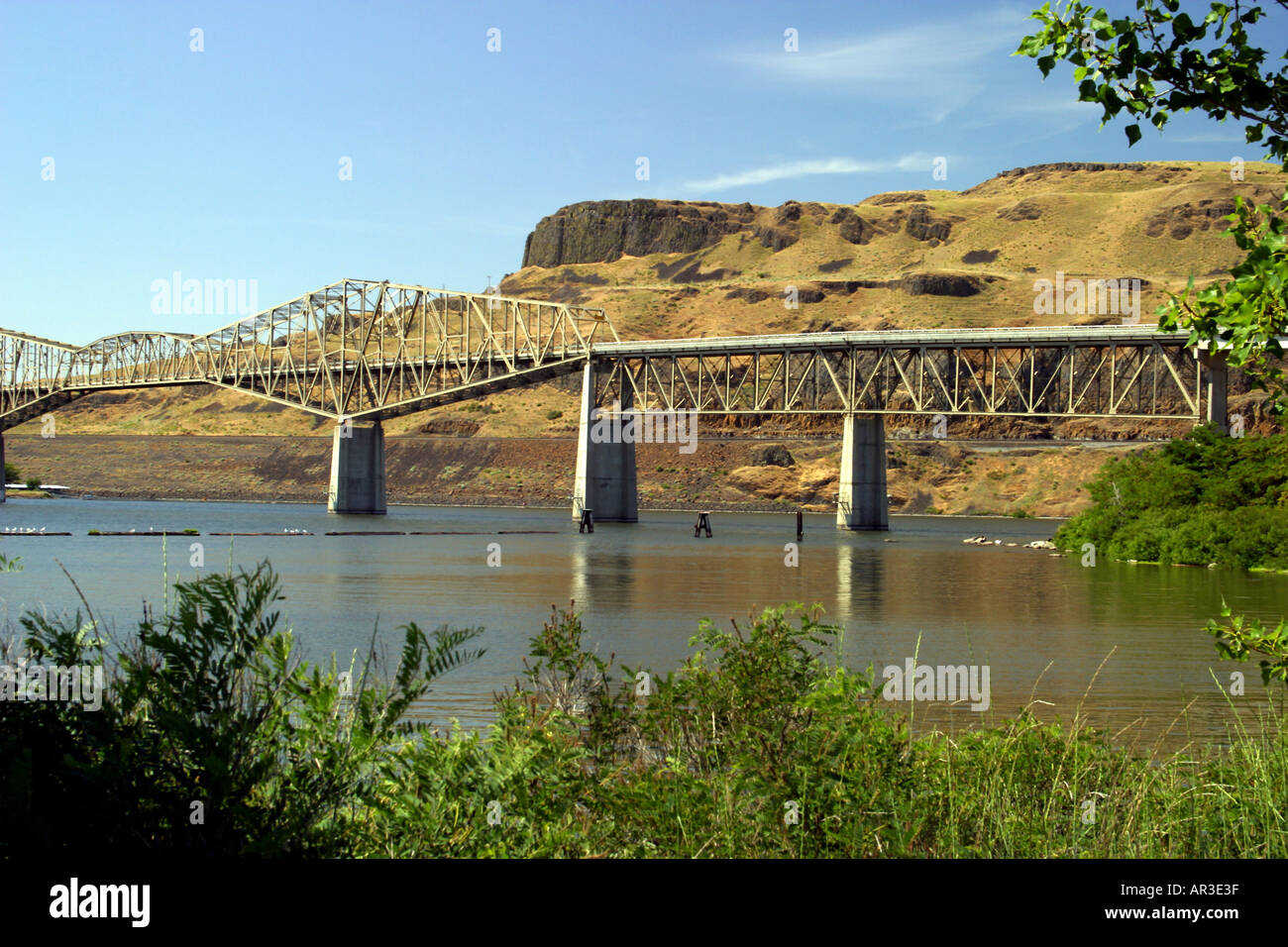 Lyons Ferry Bridge crosses the Snake River at Lyons Ferry Park in ...
