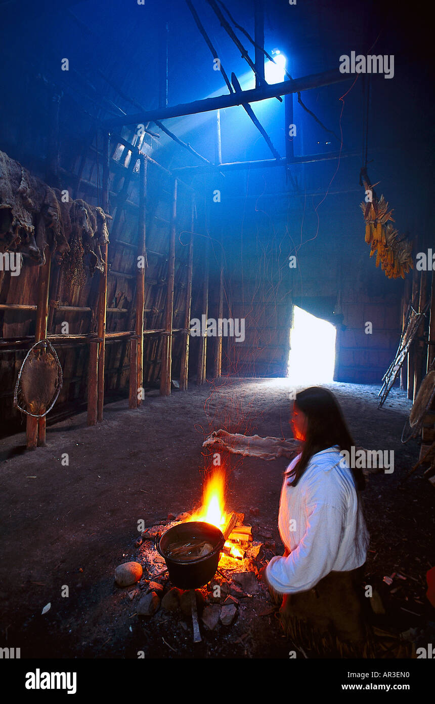 Frau kocht, Indian Longhouse, Fort Sainte Marie among the Hurons ...