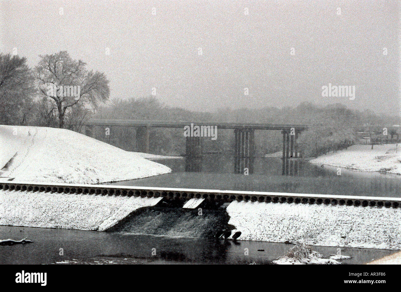 River Trinity Texas under snow Feb 2004 Stock Photo - Alamy