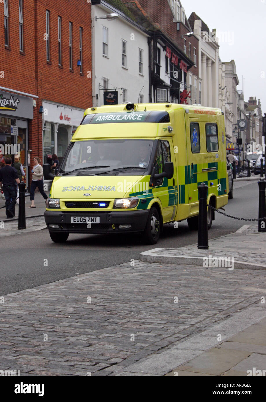 Ambulance responding 999 emergency call hi-res stock photography and ...