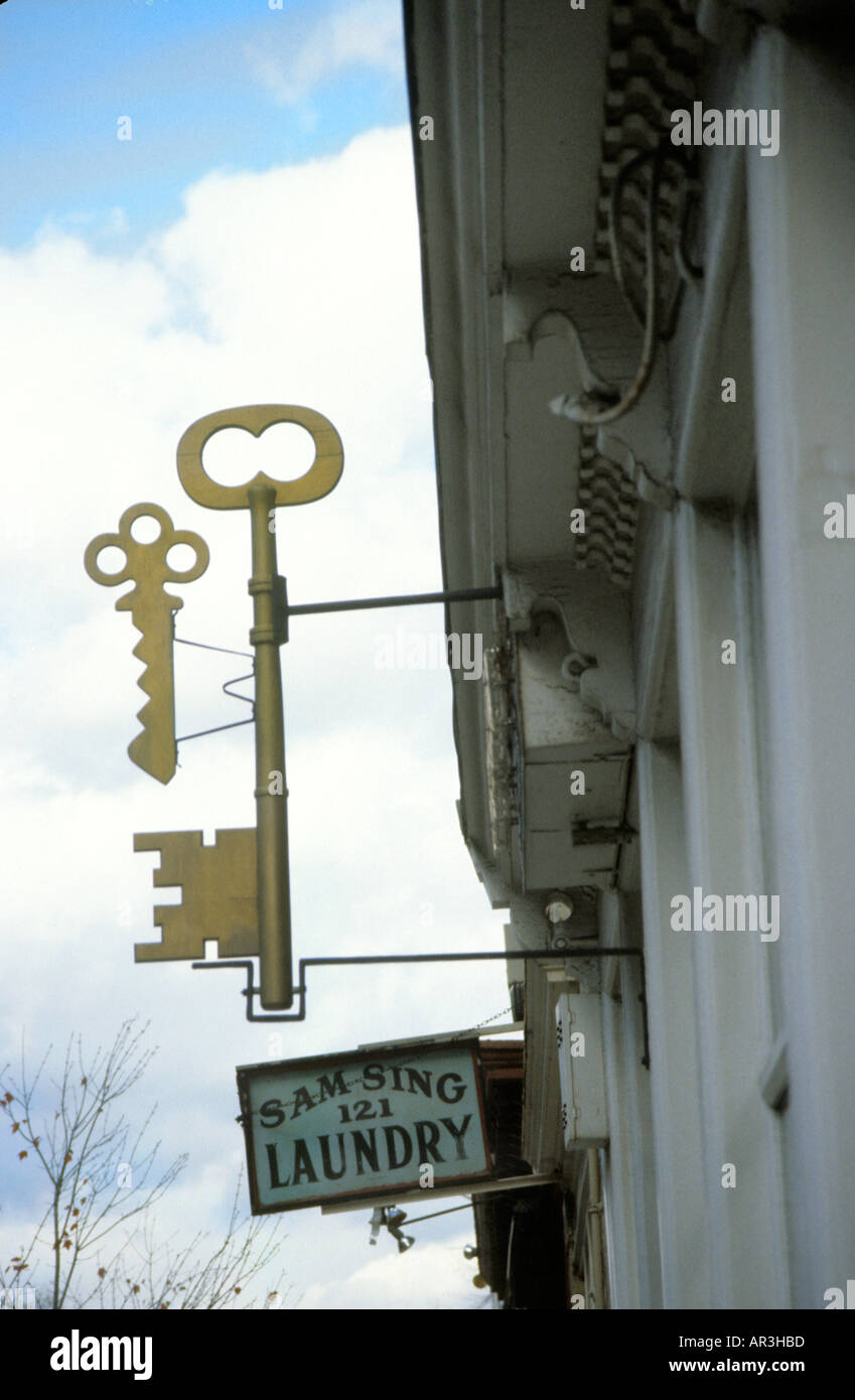 Gold key signs hi-res stock photography and images - Alamy