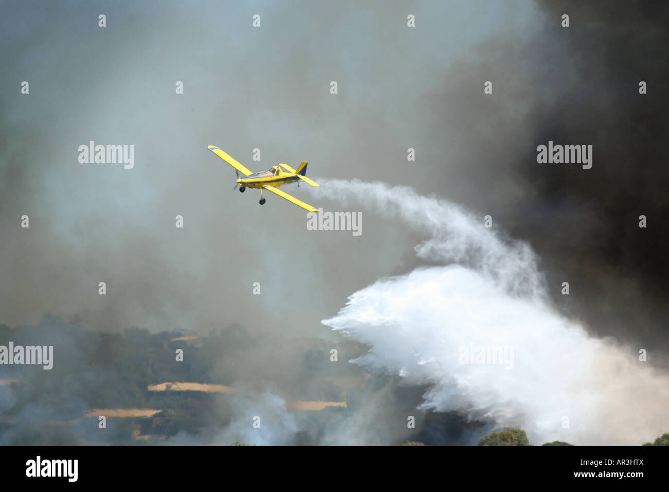 Fire fighting airplane bombing a fire Stock Photo - Alamy
