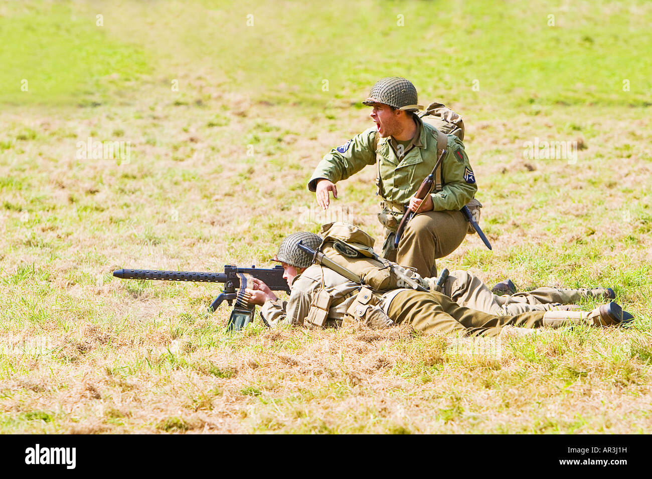 "Fire" WW2 US Army 3 Man Machine Gun Crew Stock Photo - Alamy