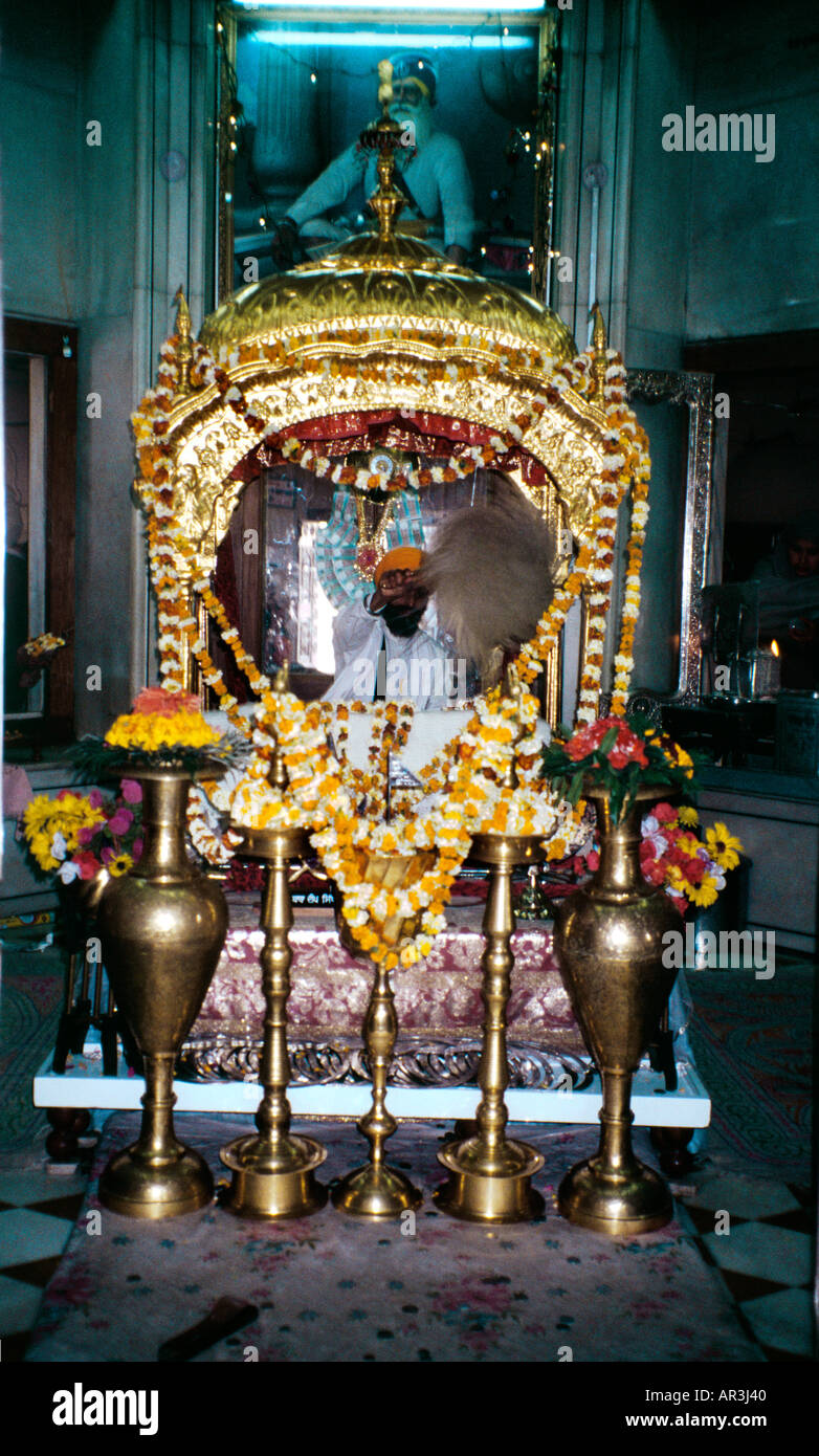Guru granth sahib gurdwara hi-res stock photography and images - Alamy