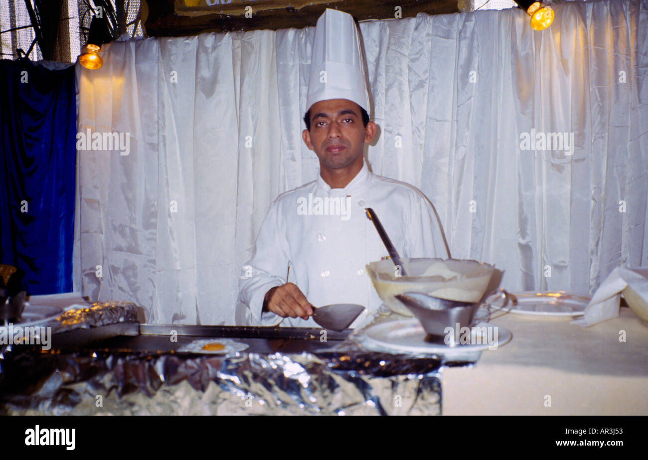 Amman Jordan Marriott Hotel Chef Serving Breakfast Stock Photo - Alamy