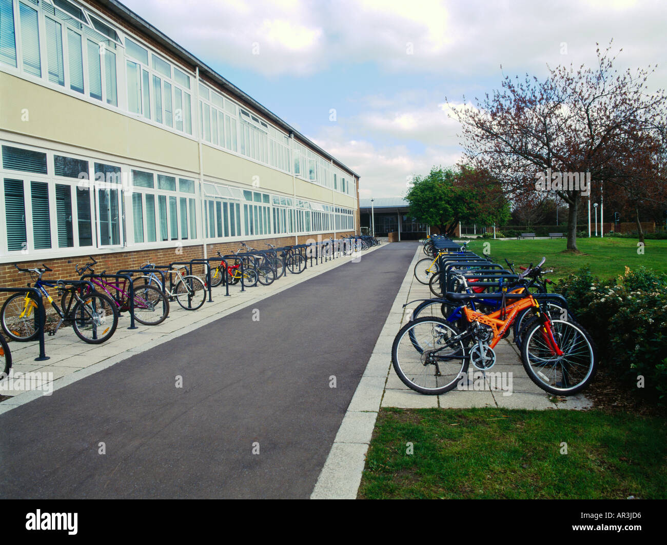 Secondary school building england hi-res stock photography and images ...