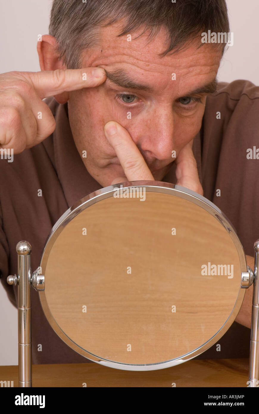 man picking spot, skin problems checking for skin problems Stock Photo ...