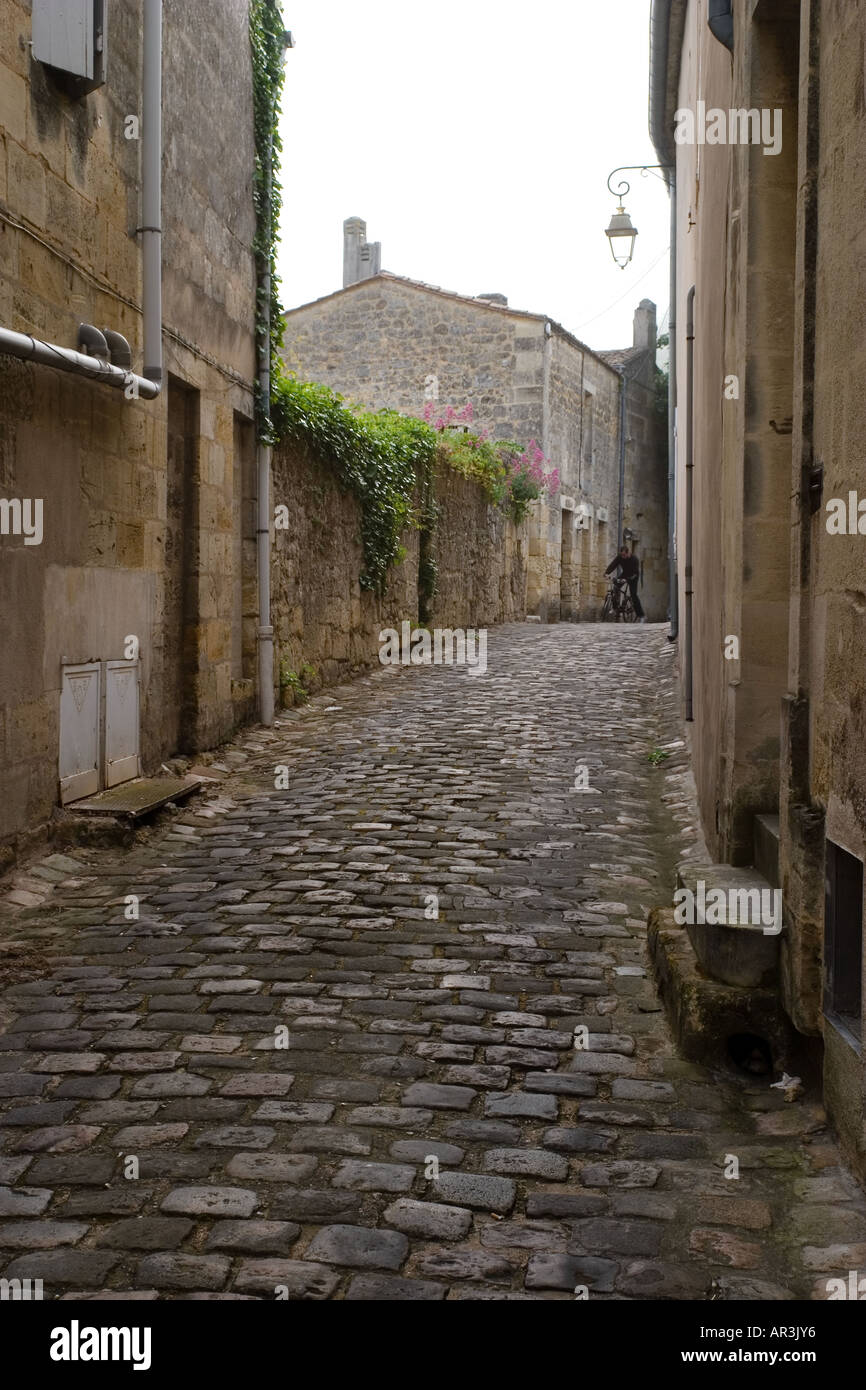 Historic French street in St. Emilion, France Stock Photo - Alamy