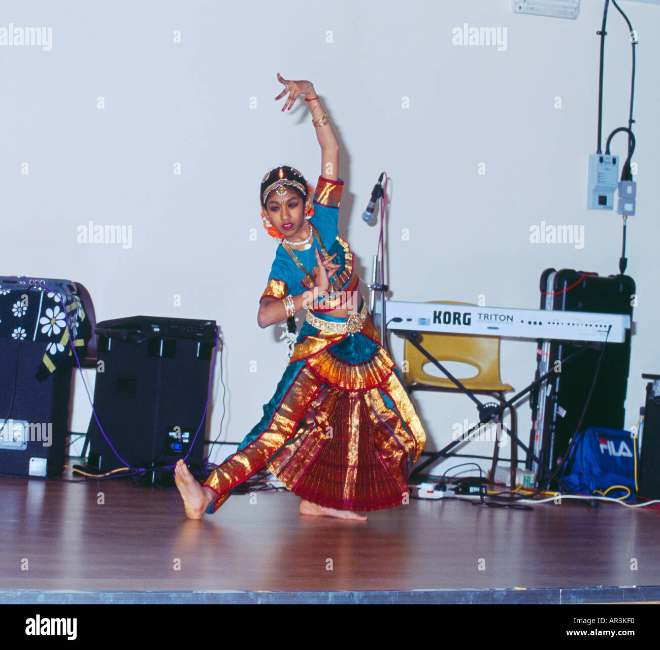 Diwali festival dance hi-res stock photography and images - Alamy