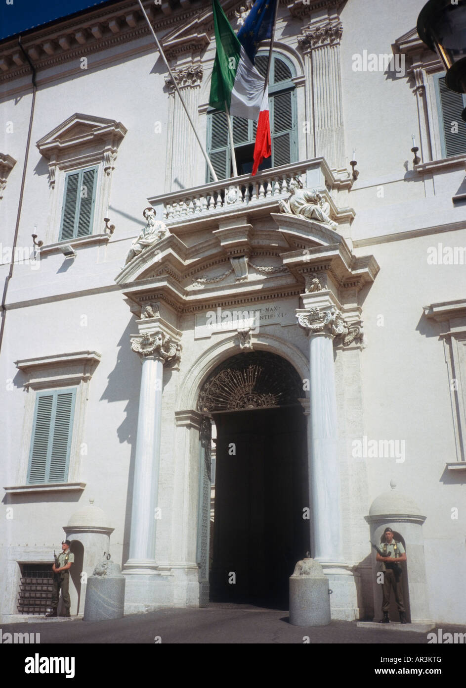 Gateway of the Palazzo del Quirinale in Rome Stock Photo - Alamy