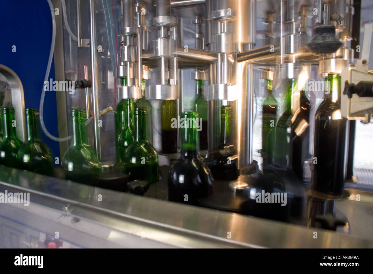 Wine bottling bottle with mobile equipment Stock Photo - Alamy