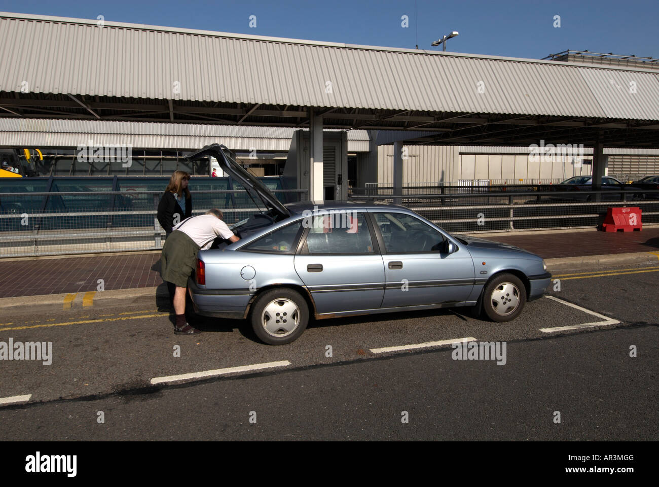 BAA London Heathrow Airport T4 arriving at drop off point - 2 people ...