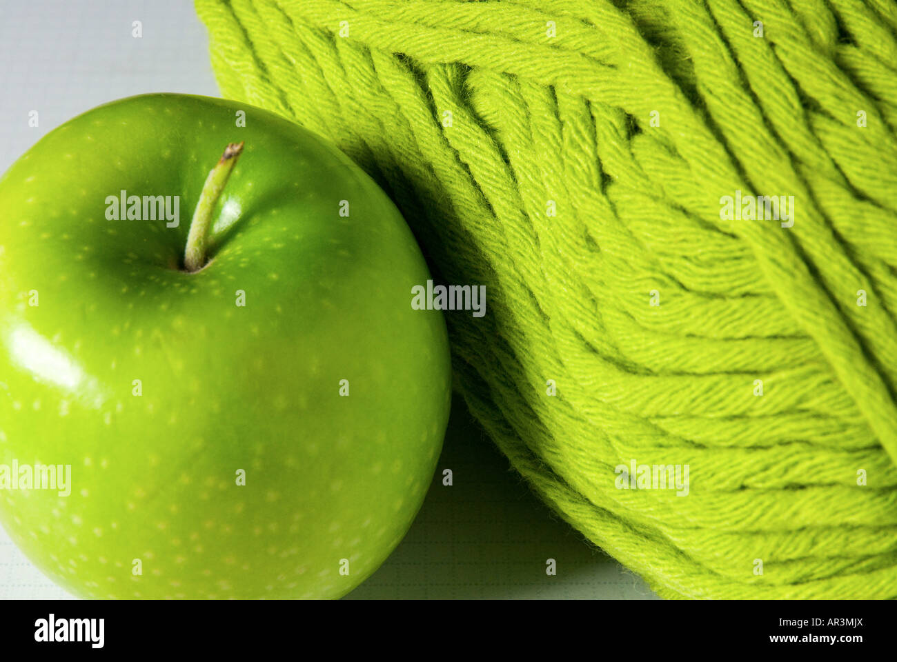 Green apple and yarn ball Stock Photo - Alamy