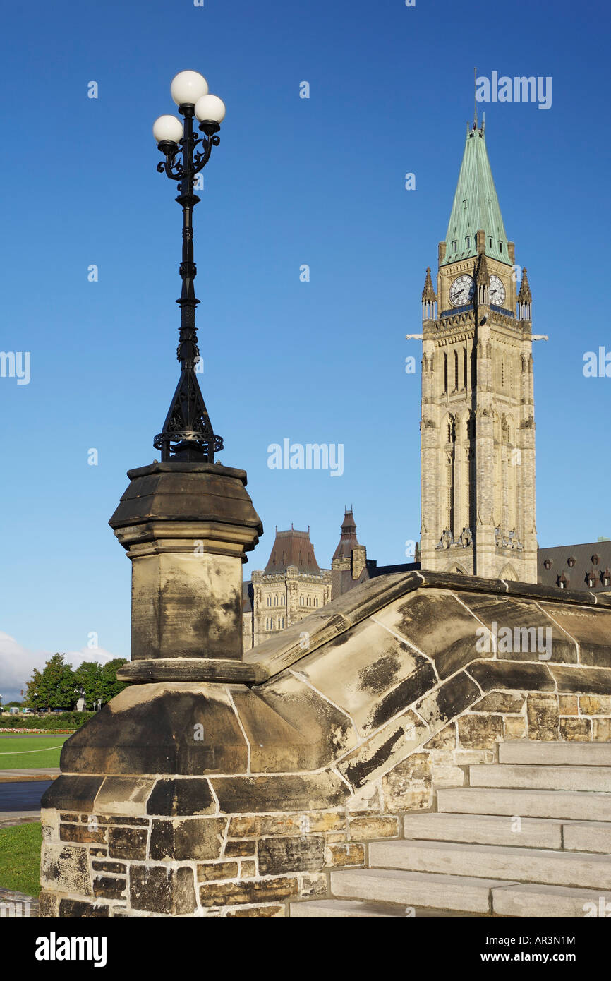 The Peace Tower rises high above the Centre Block of Parliament Hill in ...